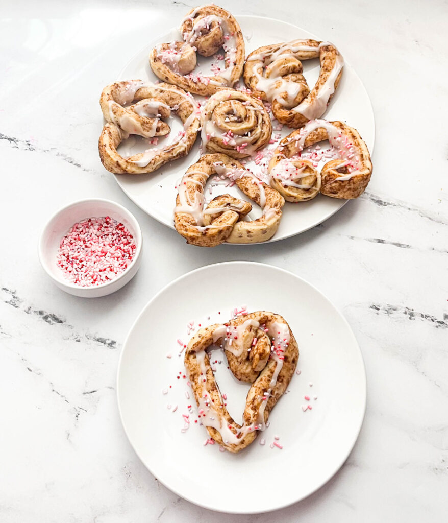 Heart-Shaped Cinnamon Rolls Recipe - Valentine's Breakfast Idea – AHWZ