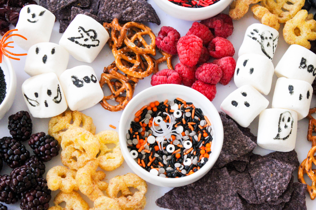 Spooky Halloween Snack Tray for Kids – AHWZ