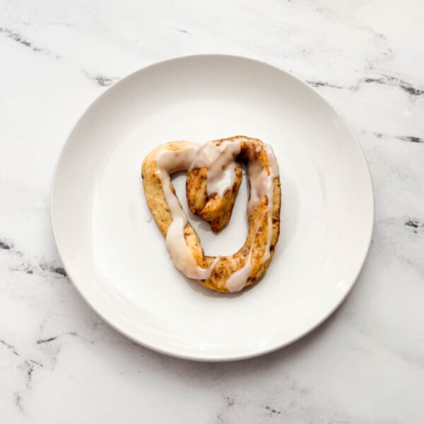 Heart-Shaped Cinnamon Rolls Recipe - Valentine's Breakfast Idea – AHWZ